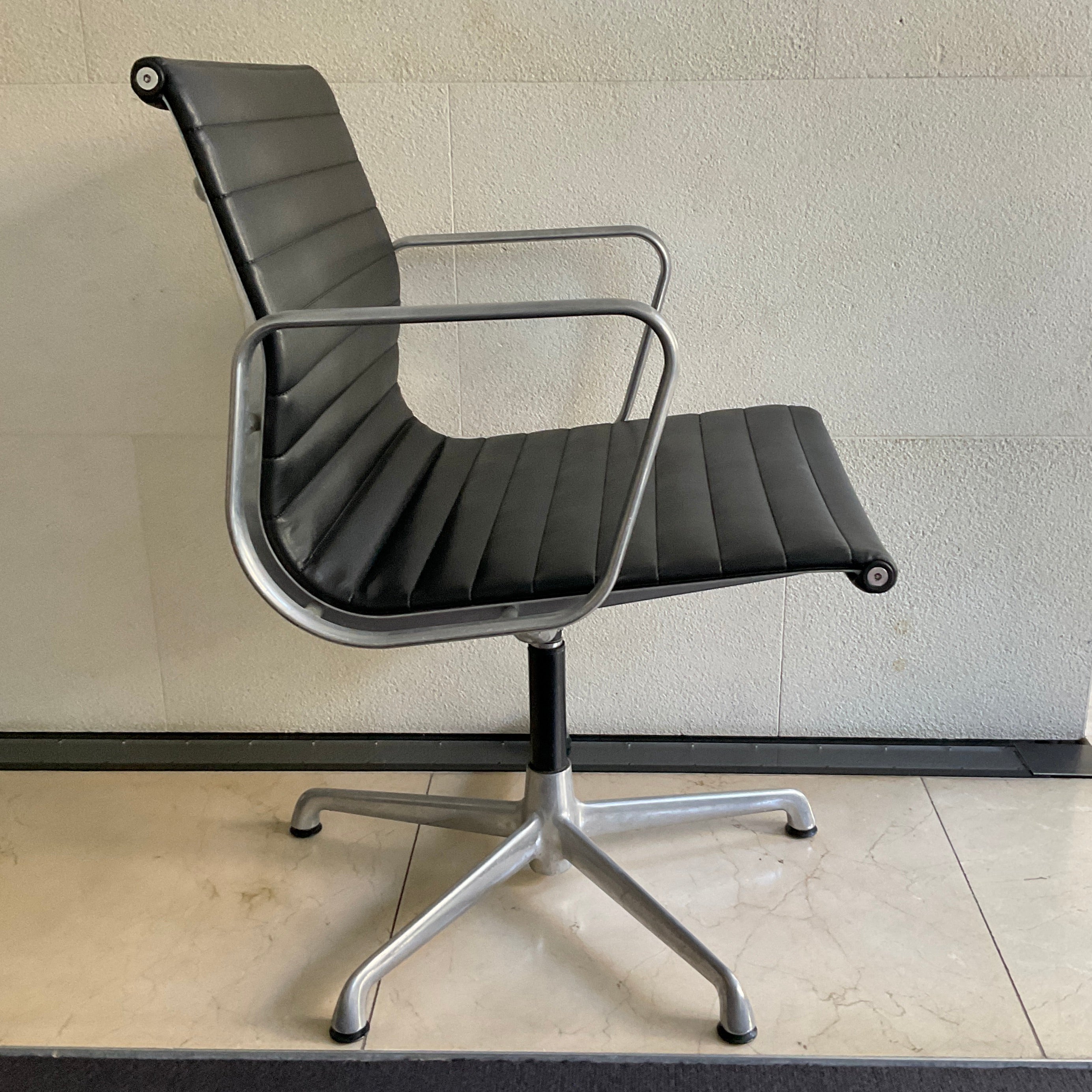 ICF Italy Eames Meeting Chair in Black Faux Leather | HFOC – Home ...