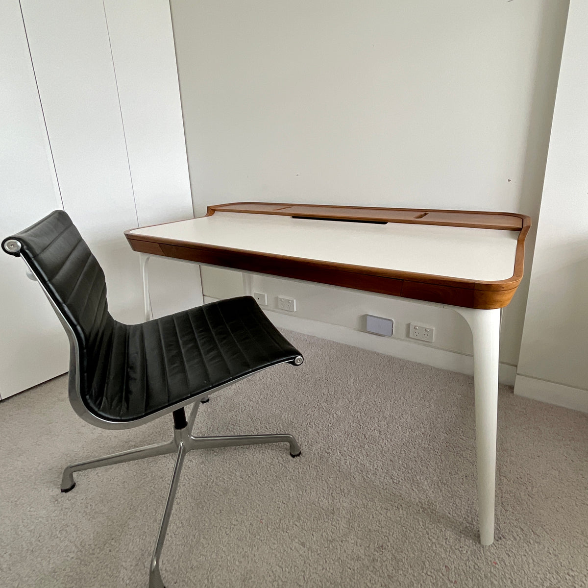 Airia Desk by Herman Miller – Home Furniture on Consignment