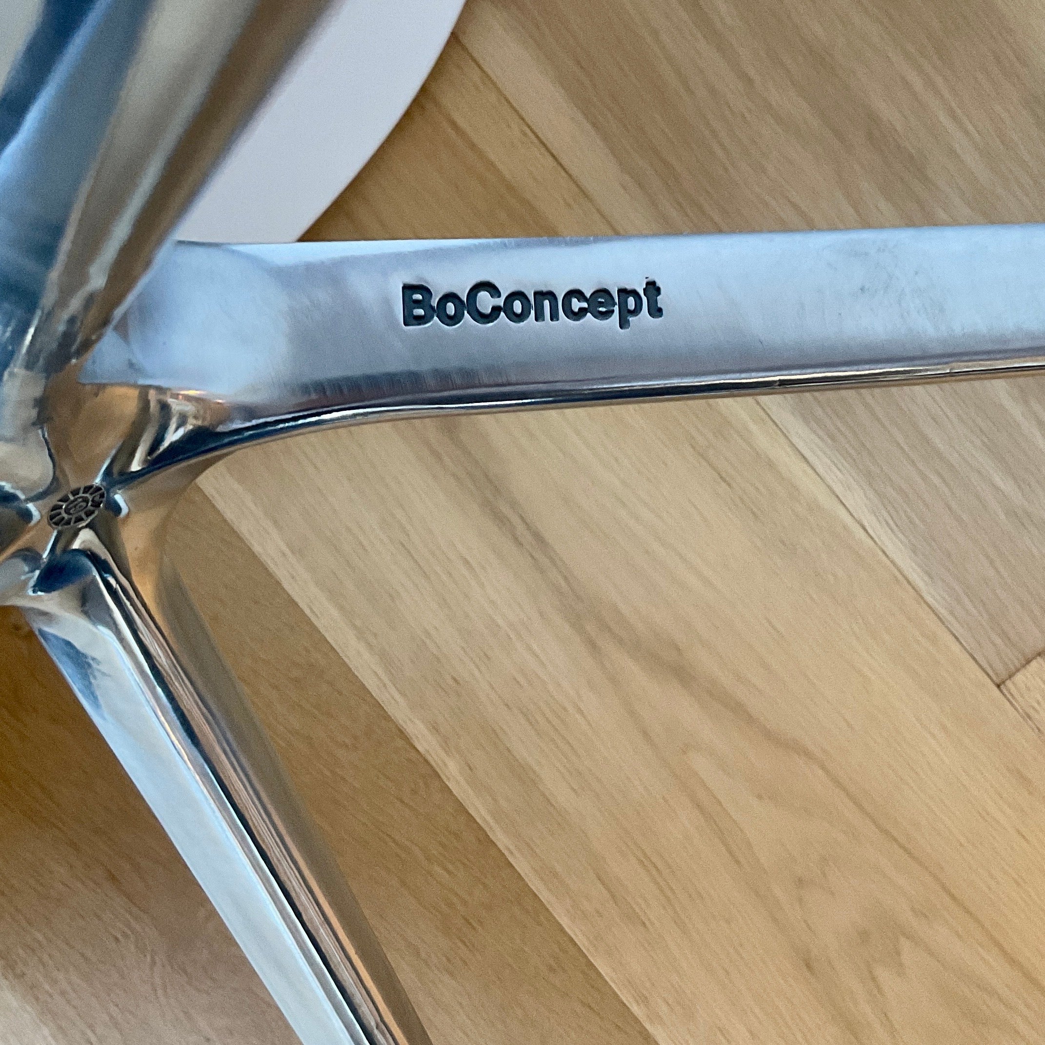 Set of SIX Adeliade Chairs by BoConcept – Home Furniture on Consignment