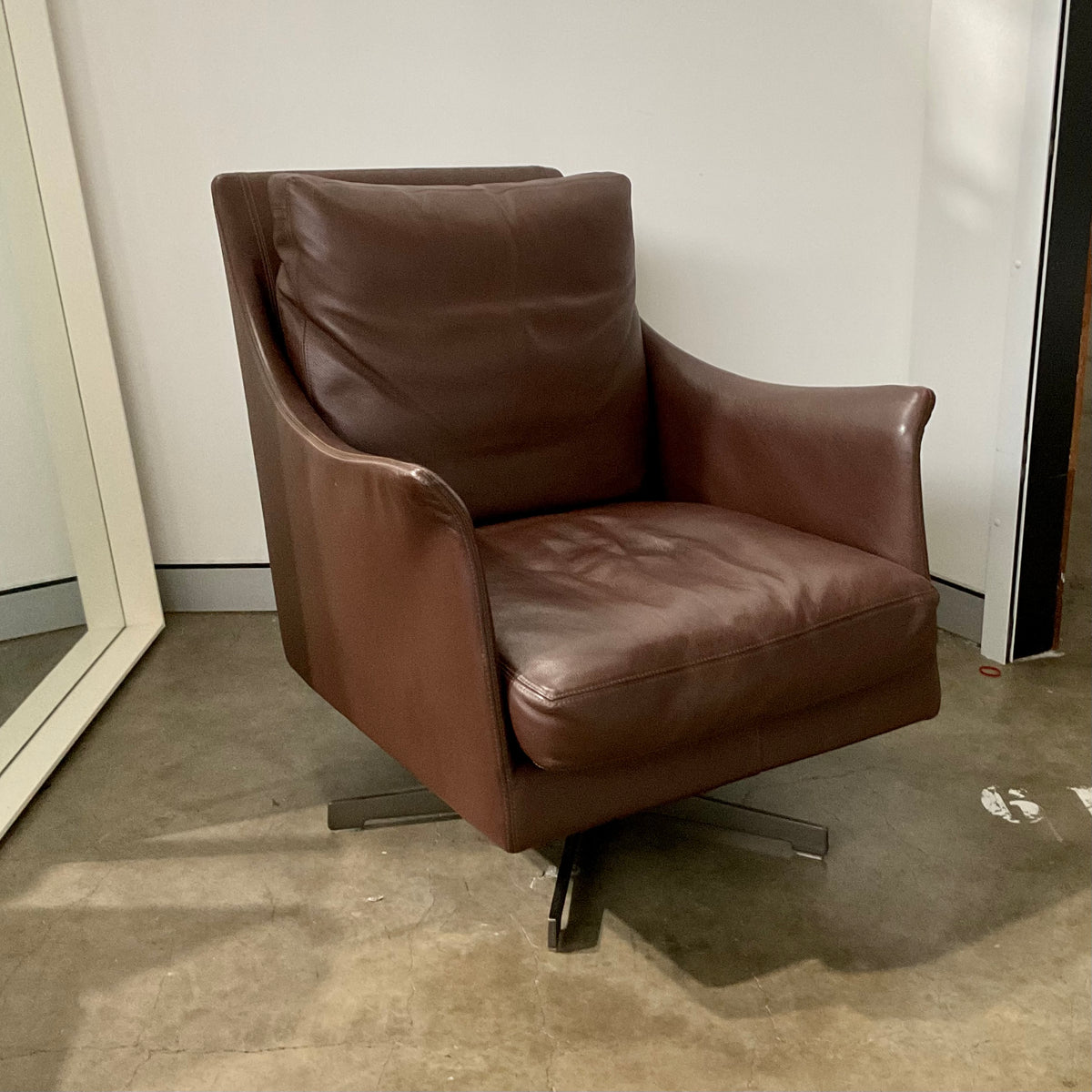 Boss Armchair by Flexform – Home Furniture on Consignment