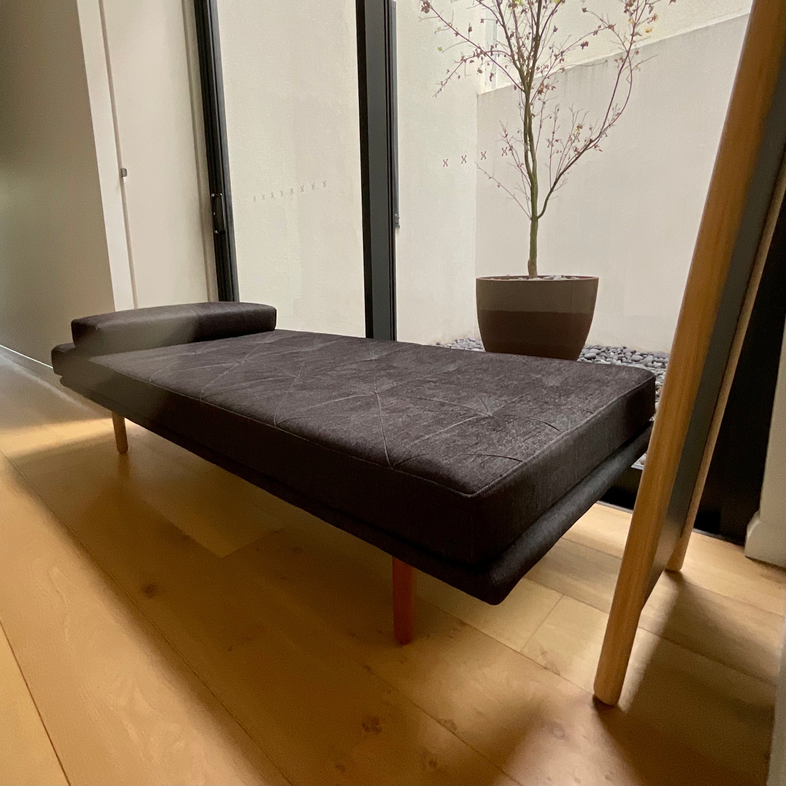 BoConcept Fushion Daybed in Dark Grey Bari Fabric | HFOC – Home ...