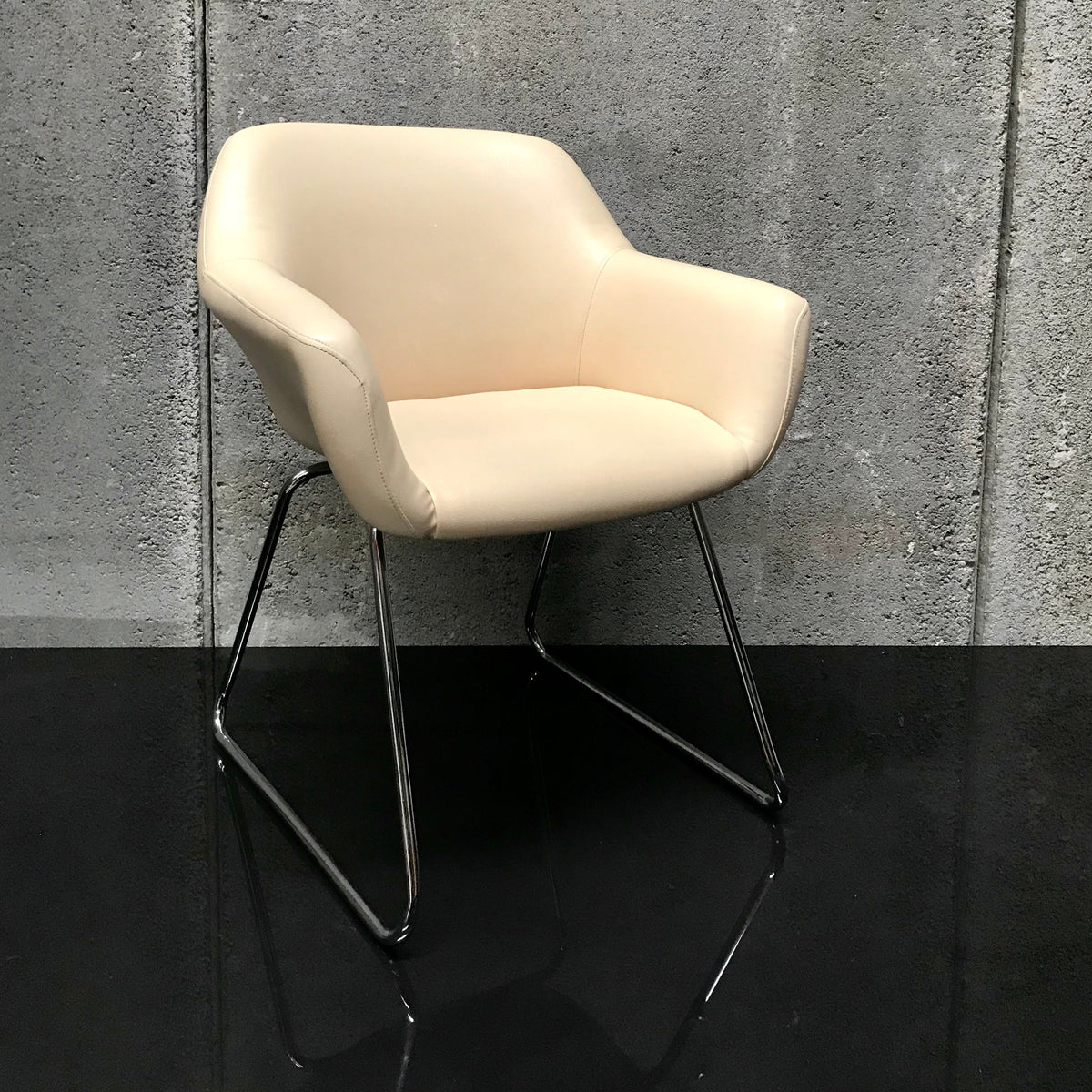 Set of SIX Hobnob Chairs by Sebel – Home Furniture on Consignment